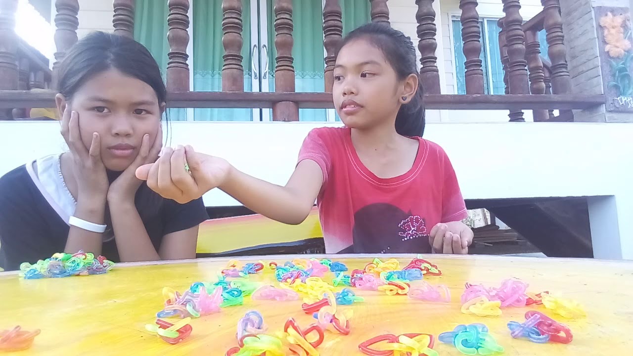 traditional-thai-children-are-playing-thai-game-4 - Mango Zero