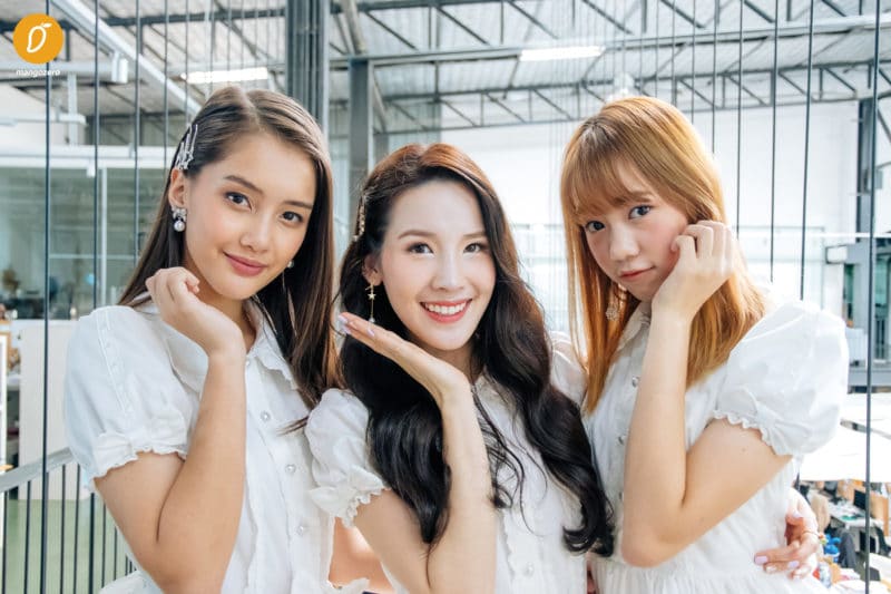 Idol’s Life - Daisy Daisy ดอกไม้สีขาวบริสุทธิ์ที่ส่องสว่างและส่งมอบความ ...