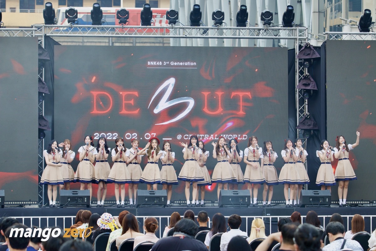 เปิดตัว BNK48 รุ่นที่ 3 พร้อมซิงเกิลใหม่ "First Rabbit" พร้อมโชว์การ ...