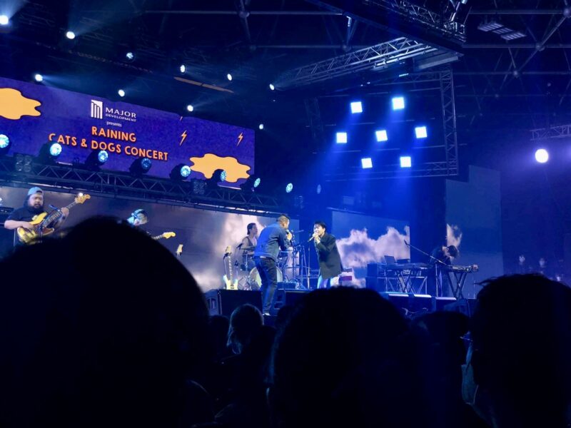 เมื่อหมาและแมวมาเจอกัน เก็บตกภาพบรรยากาศคอนเสิร์ต RAINING CATS & DOGS การโคจรมาเจอของ MODERNDOG ...