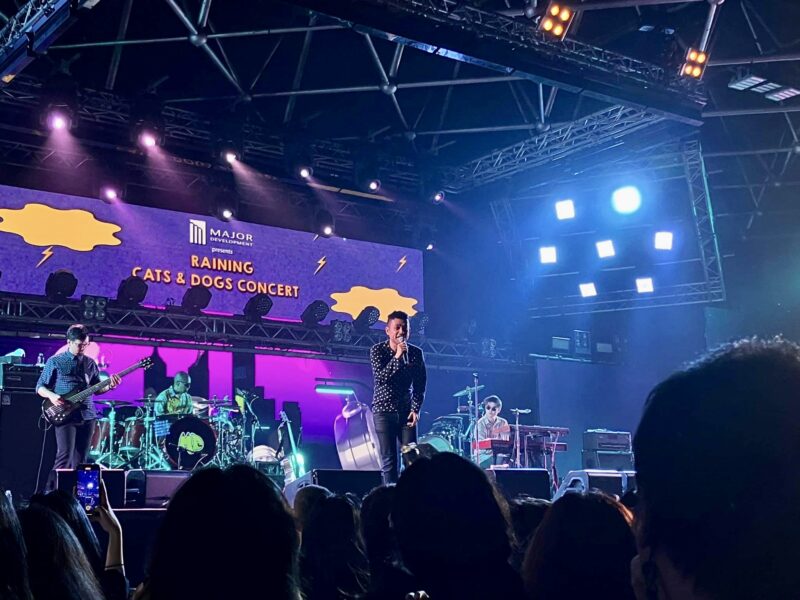 เมื่อหมาและแมวมาเจอกัน เก็บตกภาพบรรยากาศคอนเสิร์ต RAINING CATS & DOGS การโคจรมาเจอของ MODERNDOG ...