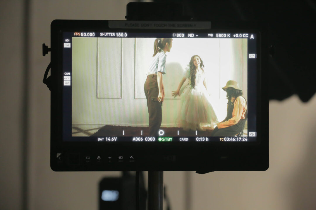 สายลมอ่อนหวานพัดพาความอบอุ่น “หวังรัก (Like A Windfall)” เพลงประกอบเว็บตูน “หวังรักในปักษา” จาก ...