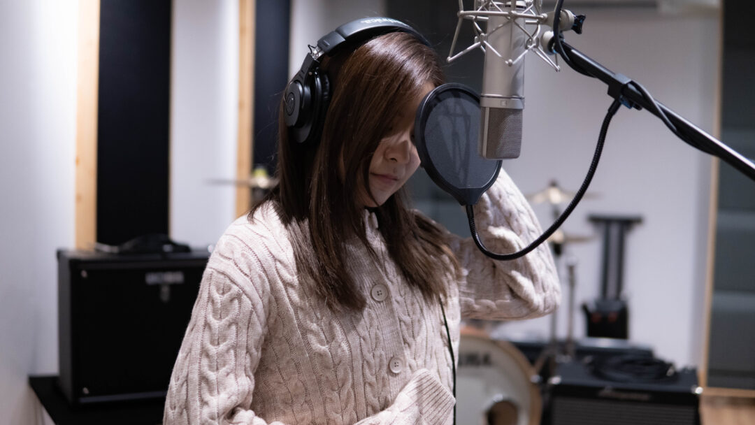 สายลมอ่อนหวานพัดพาความอบอุ่น “หวังรัก (Like A Windfall)” เพลงประกอบเว็บตูน “หวังรักในปักษา” จาก ...