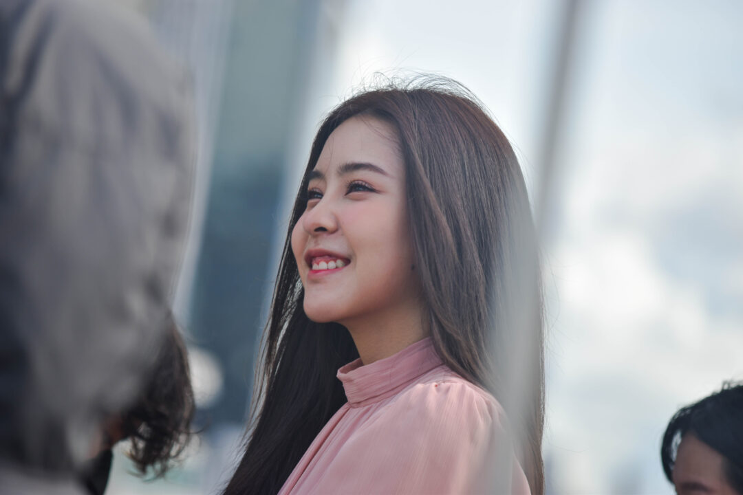 สายลมอ่อนหวานพัดพาความอบอุ่น “หวังรัก (Like A Windfall)” เพลงประกอบเว็บตูน “หวังรักในปักษา” จาก ...