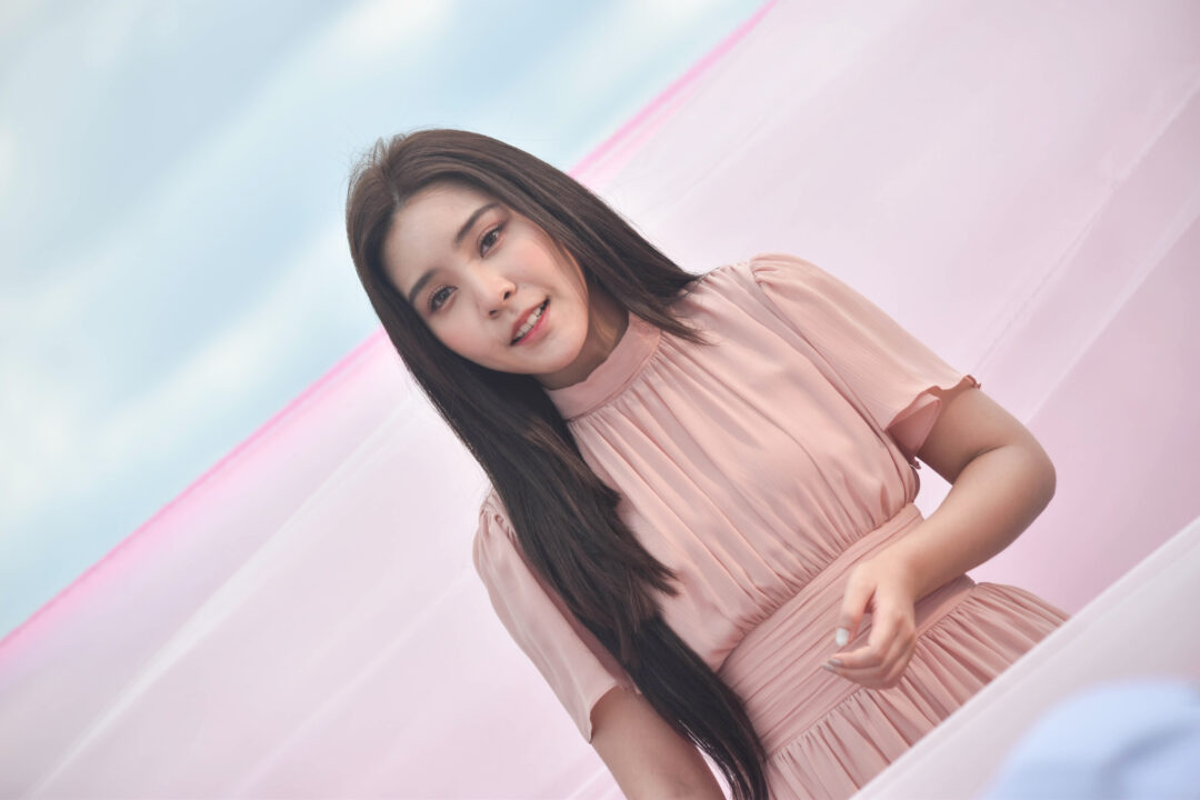 สายลมอ่อนหวานพัดพาความอบอุ่น “หวังรัก (Like A Windfall)” เพลงประกอบเว็บตูน “หวังรักในปักษา” จาก ...