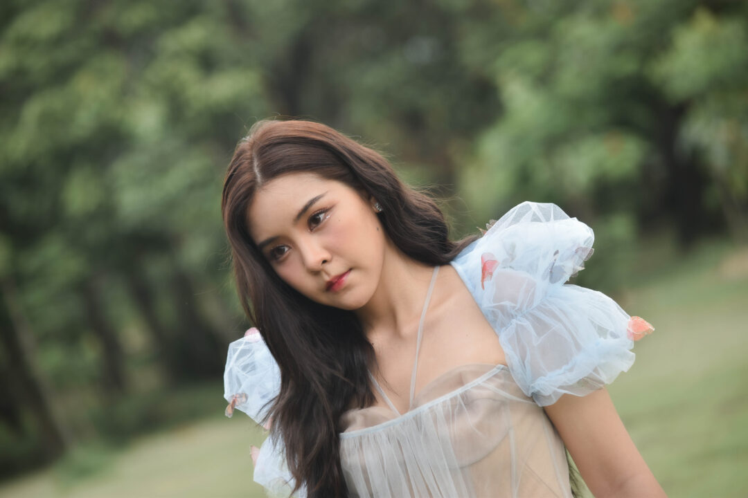 สายลมอ่อนหวานพัดพาความอบอุ่น “หวังรัก (Like A Windfall)” เพลงประกอบเว็บตูน “หวังรักในปักษา” จาก ...