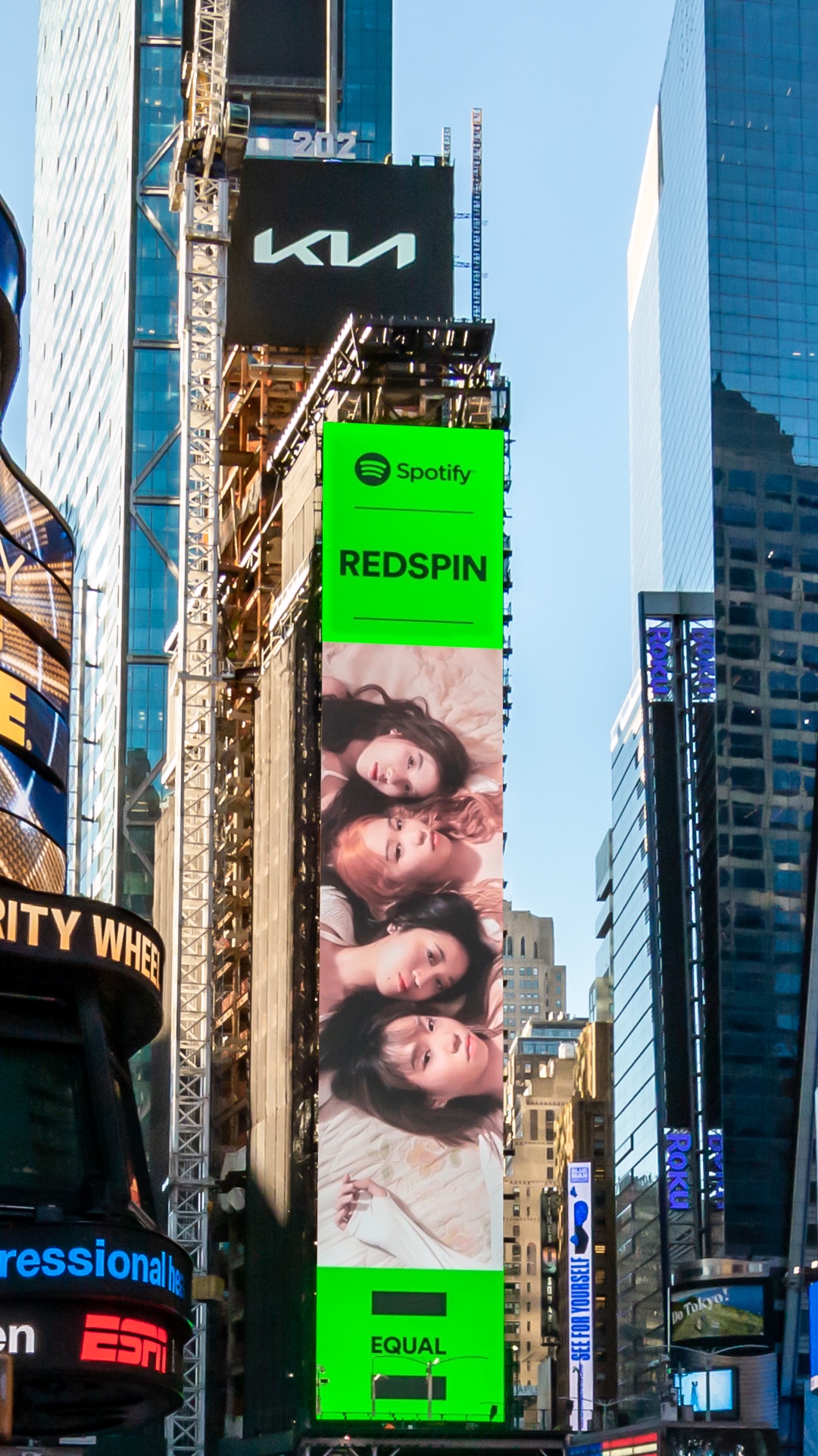 แดงปั่นบุกนิวยอร์ก! RedSpin ขึ้นจอ Billboard Times Square ร่วมแคมเปญ Spotify EQUAL สนับสนุนความ ...