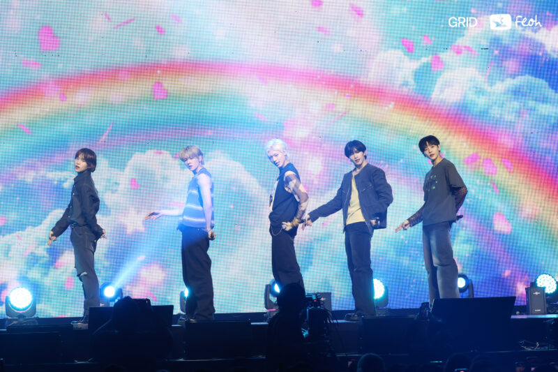 POWER จะไปไหนรอด ! 5 หนุ่มวง POW โชว์ไลฟ์เสตจ 12 เพลงจุกๆ พร้อมปล่อยความน่ารักโบ๊ะบ๊ะใน POW ...