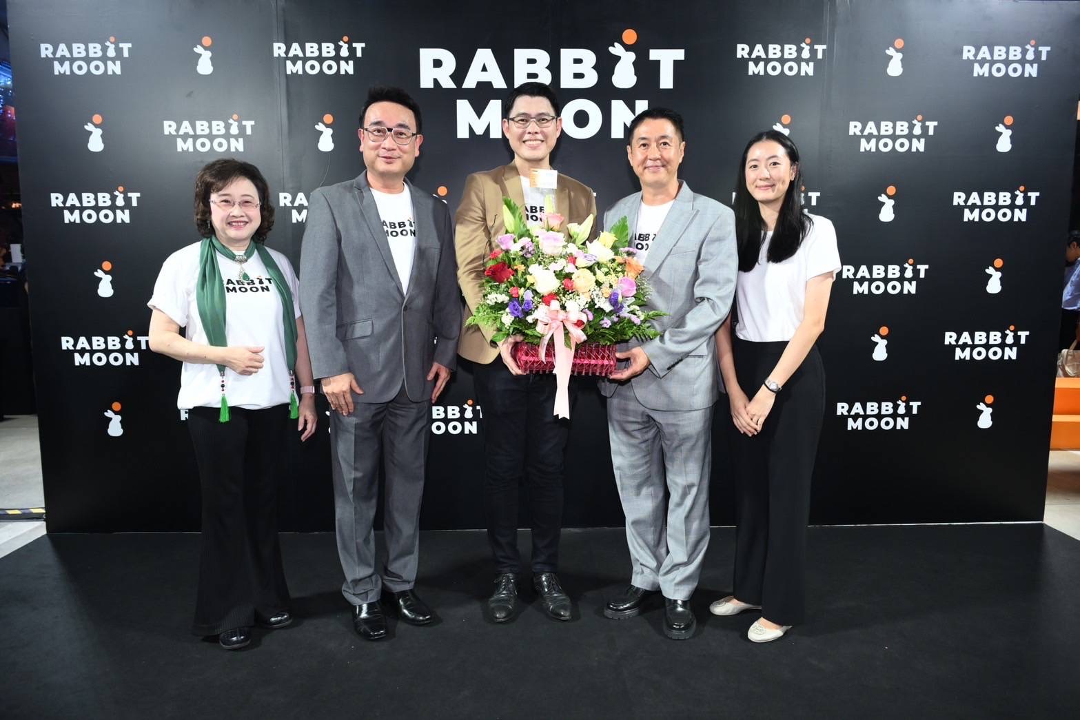 ติดเครื่องพร้อมทะยานถึงดวงจันทร์ ค่าย RABBIT MOON จัดงาน “POP OVER THE ...